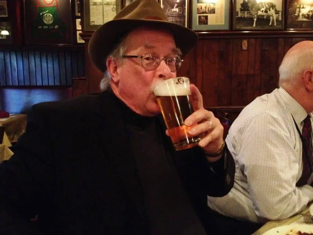 How to Serve Beer - The Old Growler